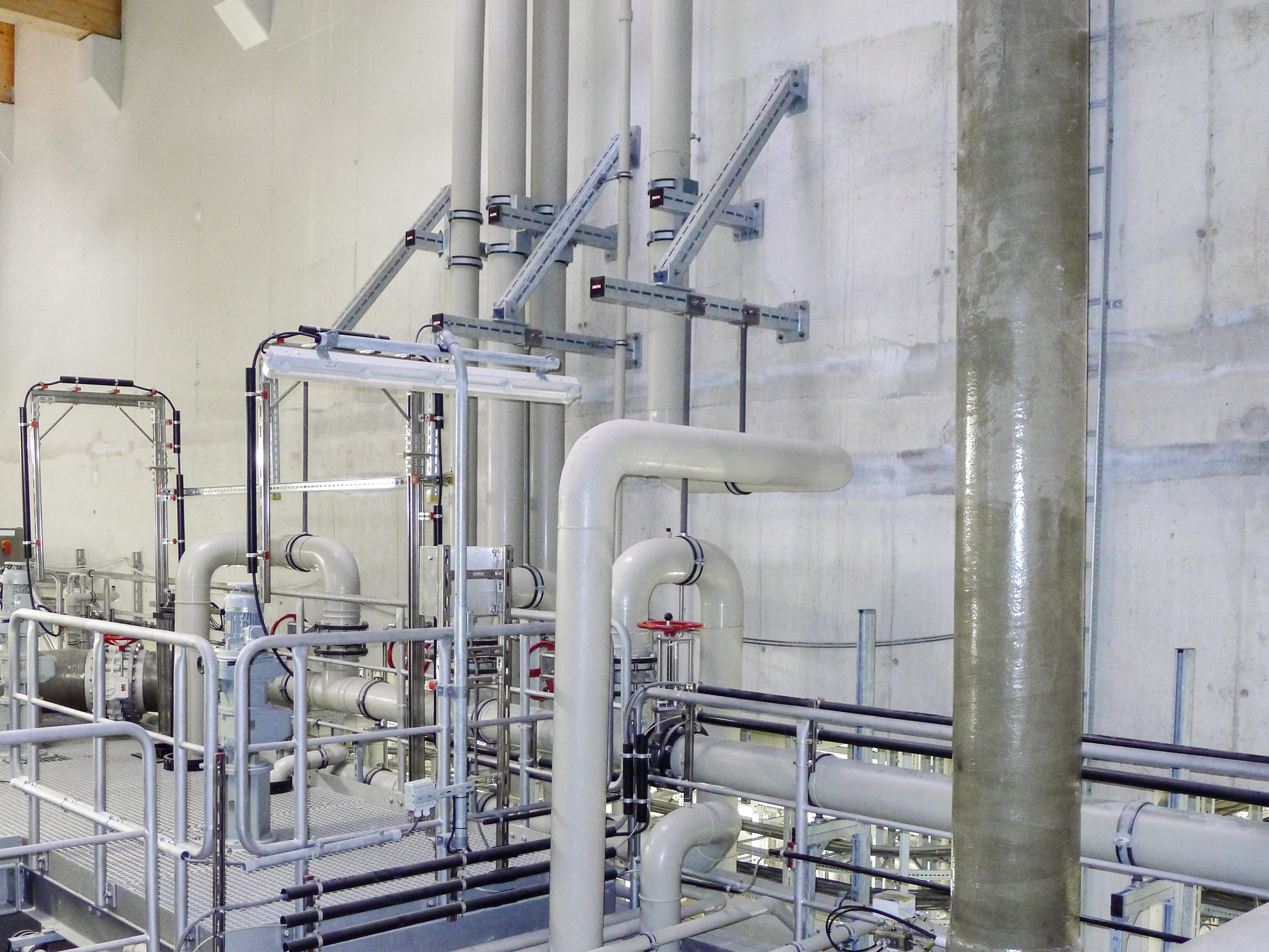 Stabilize structures with joint connections